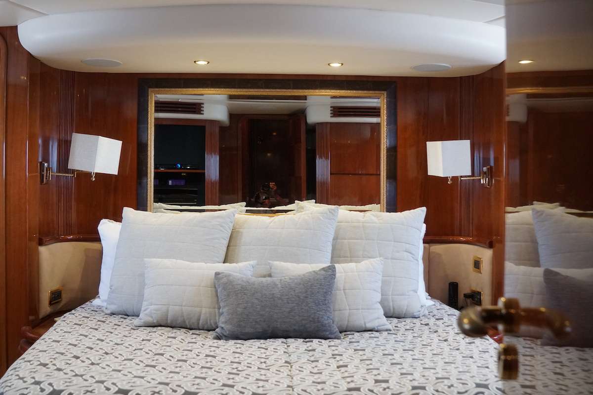 Yacht AZURE, Azimut | CHARTERWORLD Luxury Superyacht Charters